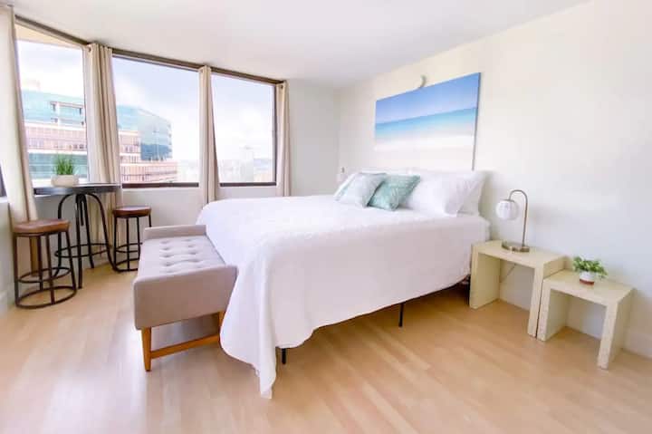 35th Floor Cozy Studio / Ocean Views / 3502a - Honolulu