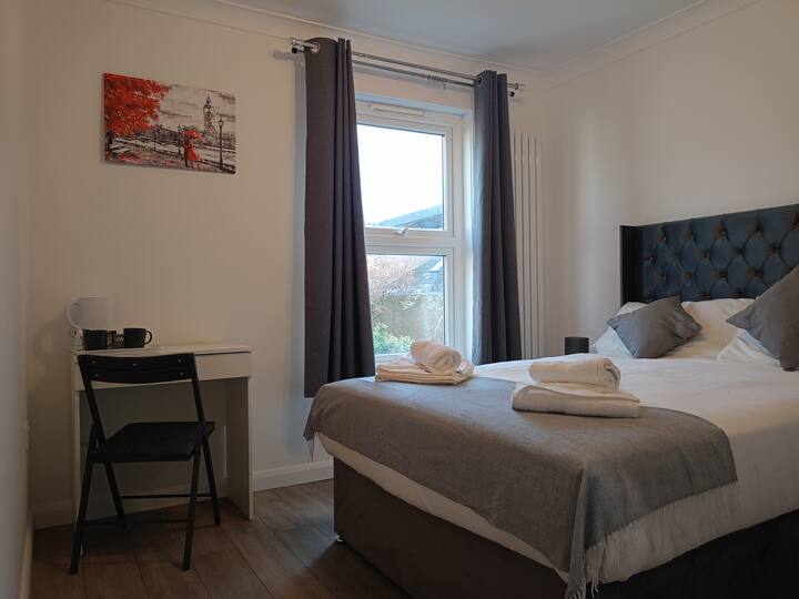 En Suite Grey Room - Cambrige (UK)