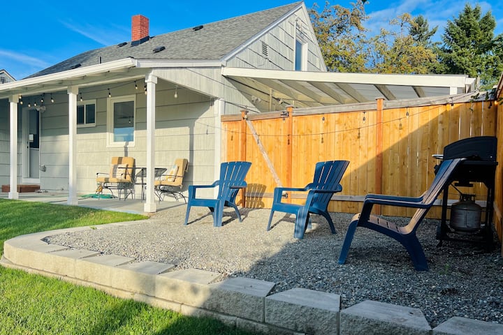 Cozy Modern Home | Views, Family Comfort, Ensuite - Gig Harbor, WA