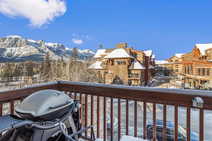 Terrific Mountains Views Studio Condo/2 Hot Tubs - Canmore