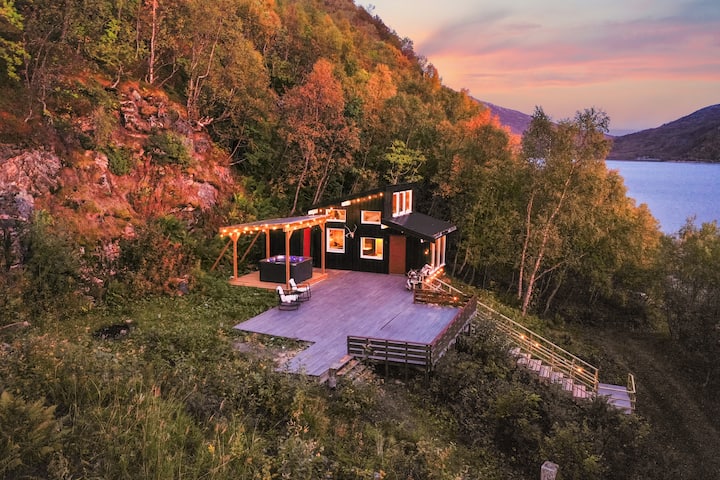 Oceanfront-hot Tub/stunning Fjord Views/private - Norway