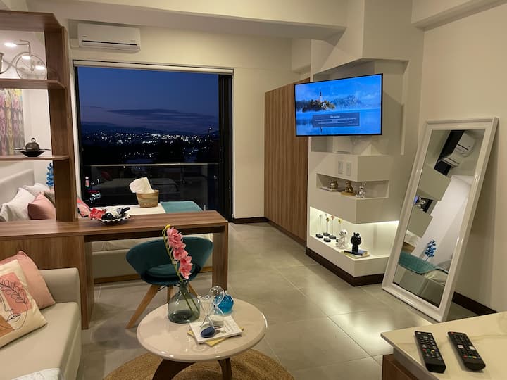 Artistic Cozy Studio | Airport Views & Sunsets - Guatemala