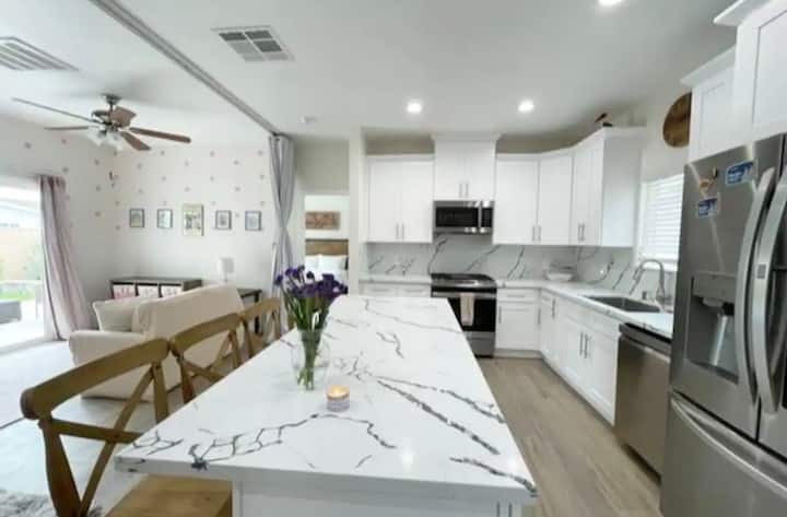 Midterm Rental | 3miles To Disney | 1.5mile To Uci - Fountain Valley, CA