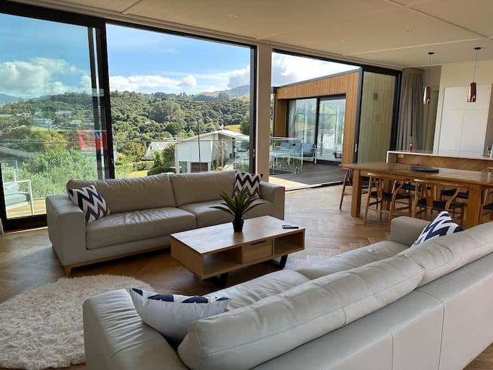 Awesome Modern Akaroa Bach - Akaroa