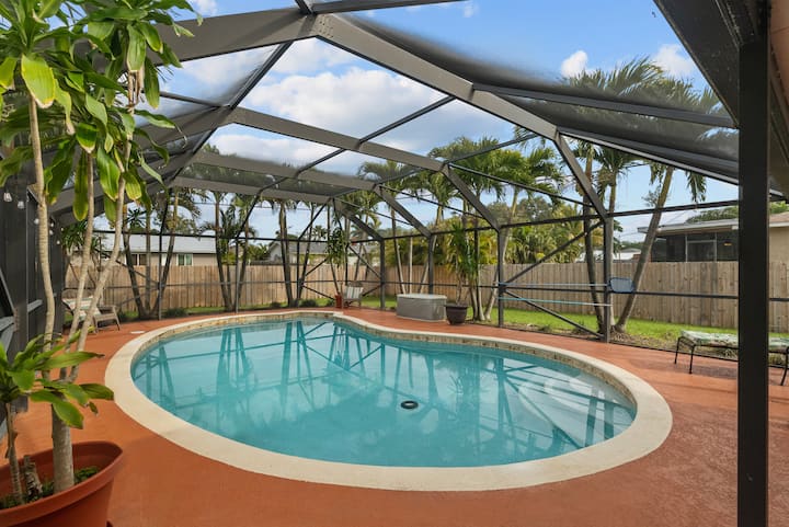 Blue Skies Bungalow: Quiet Escape W/pool&fire Pit - Port St. Lucie, FL