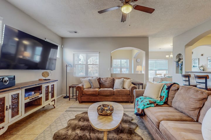 Spacious Home | Large Primary Suite | King Bed - Albuquerque, NM