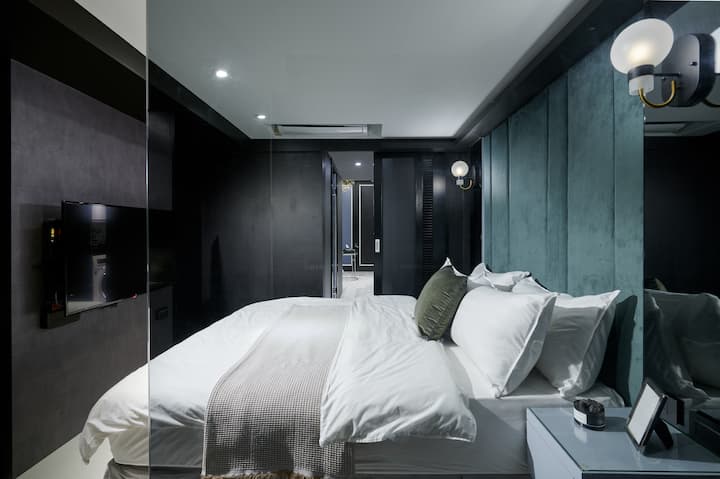 The Attic 小閣樓 /時尚更衣間 / 捷運中山站/中山商圈/電影院 - Keelung City