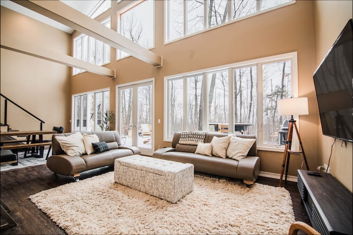 Modern Home Of Style & Comfort |  Private Hot Tub! - Petoskey, MI