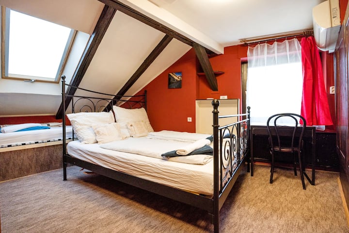 Gül Baba Saray 2 - Mansard Room - Budapest