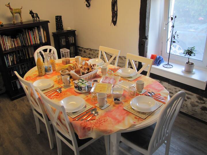 Beautifully Renovated Cottage Green Room - Josselin