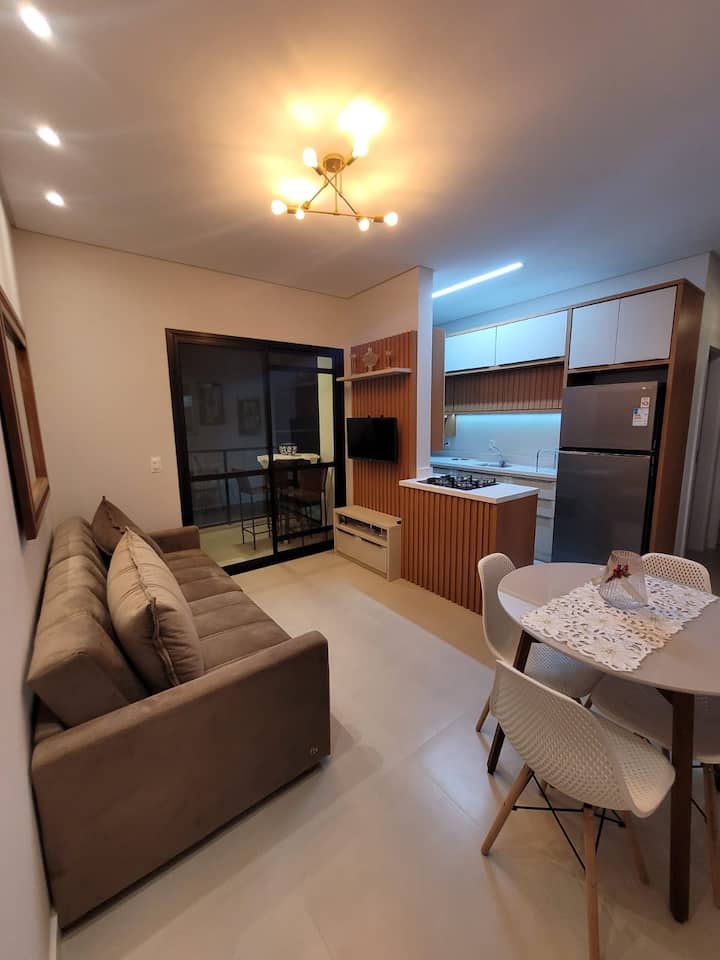 Apto Com Piscina A 400 Metros Da Praia De Palmas - Governador Celso Ramos