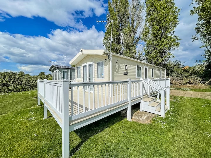 Gorgeous Caravan At Dovercourt Park Ref 44510a - Harwich