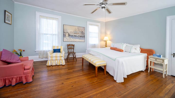 Downtown Room With A View - Aiken, SC