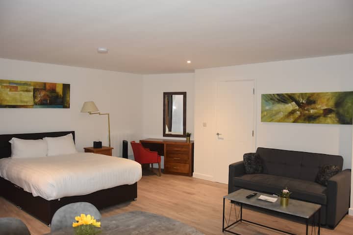 Studio Flat - Thames Ditton