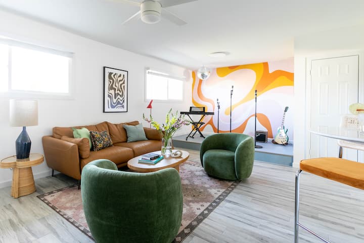 Musical Haven|karaoke Stage|jukebox|instruments+! - Tempe, AZ