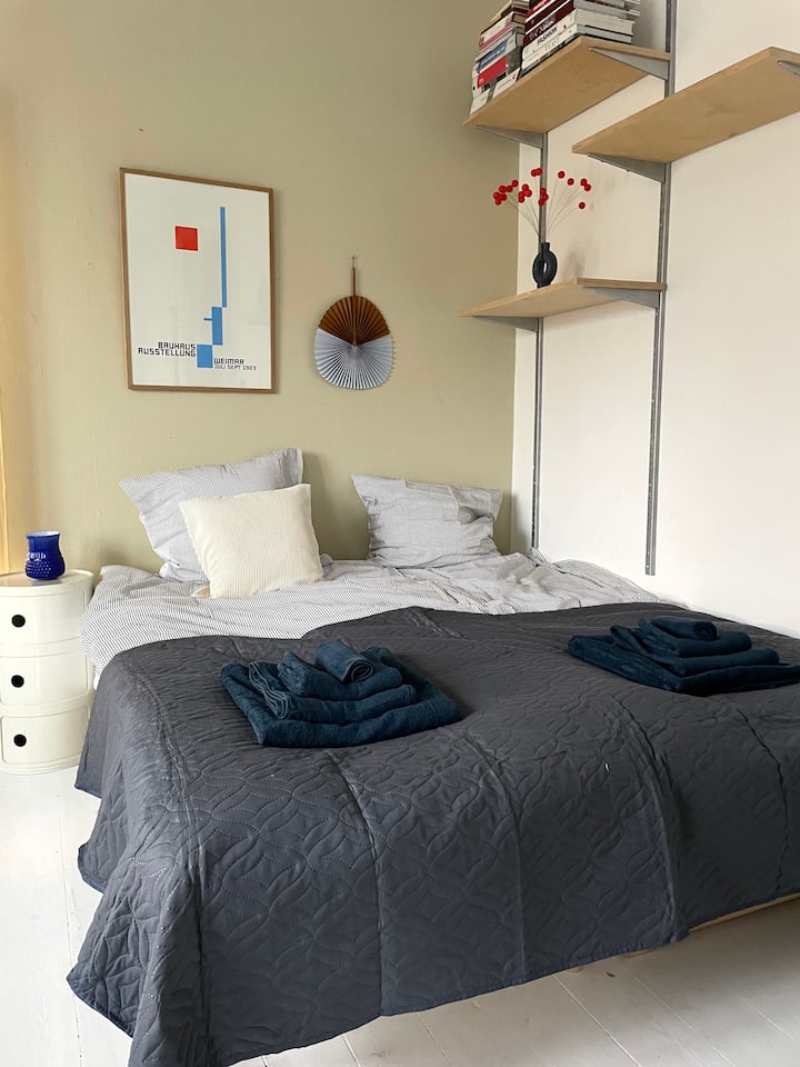Farverigt Showroom
Gratis Parkering - Odense