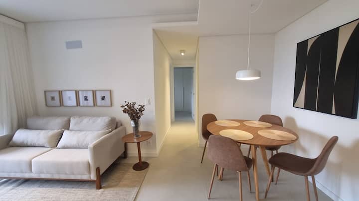 Apartamento 2 Quartos - Aconchegante, Fácil Acesso - Florianópolis
