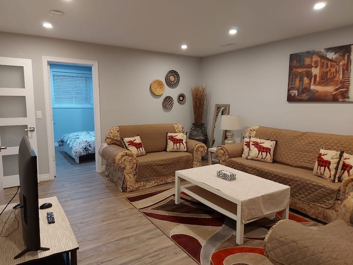 Charming 2 Bedrooms Basement Unit _ Free Parking - Grosse Pointe, MI