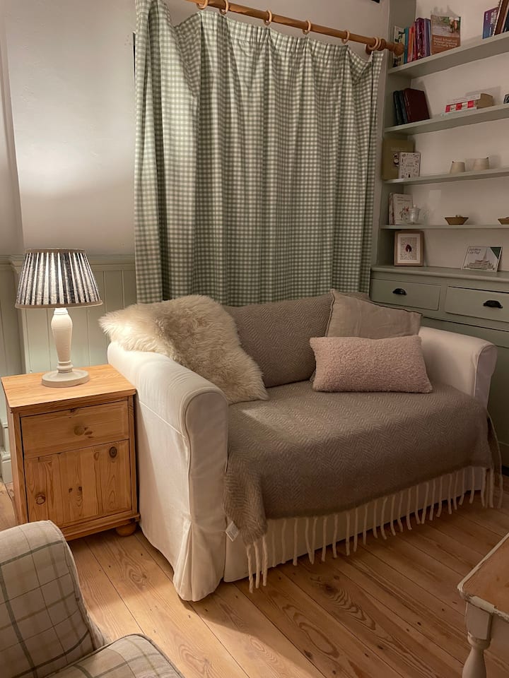 Entire Cosy Victorian Flat - Wiltshire