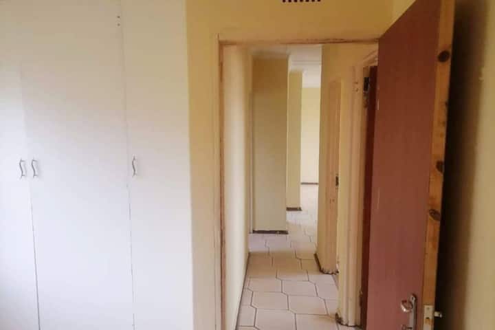 Ncebzar Guest House - Mthatha