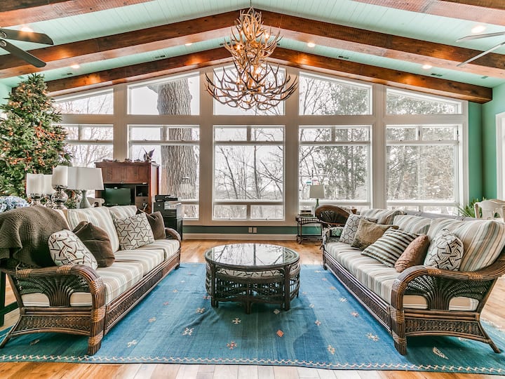 Large Group Luxury Retreat | Pool, Hot Tub, Games - Iowa