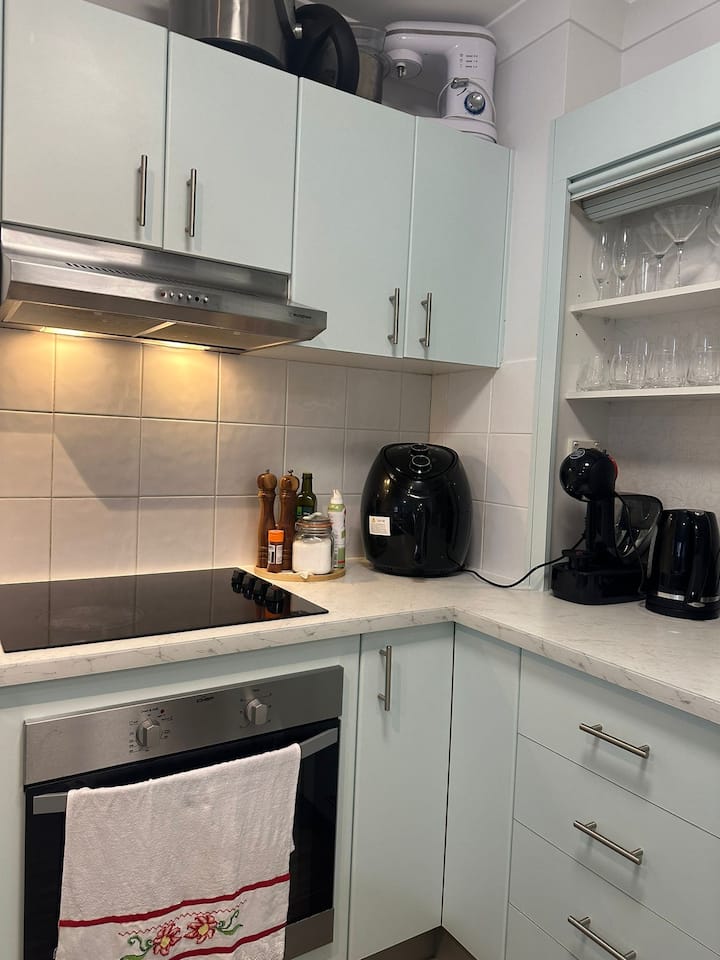 Bedroom With Private Bathroom - Coolangatta