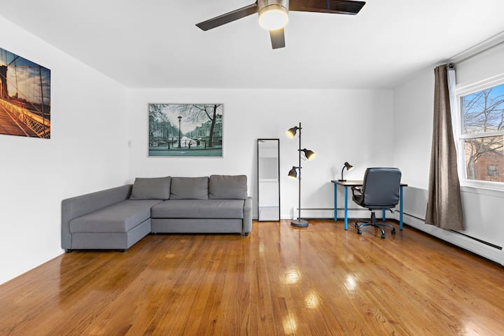 Semiprivate Bright Room Desk Wi-fi Mini Fridge - Brooklyn, NY