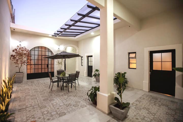 Casa Amplia, Cómoda Y Con Estilo - Zapopan