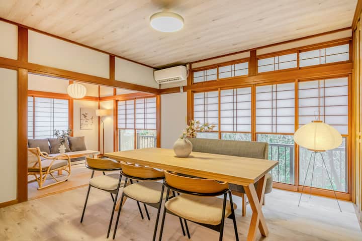 ユネッサン至近、最大11名/124㎡。森を臨むモダン日本家屋。vod視聴可/寝室5部屋でゆったり - Hakone
