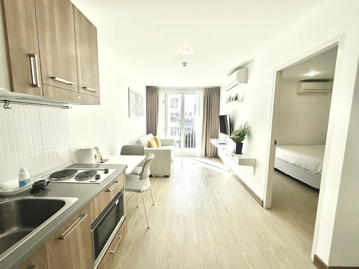 Comfy Sun-drenched Suite - Tailândia
