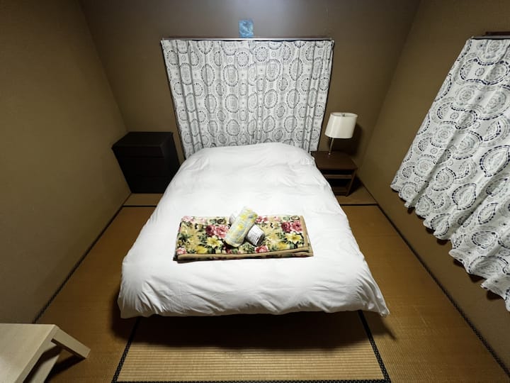 The Drop Inn, Private Queen Room, Free Pickup - Hakuba