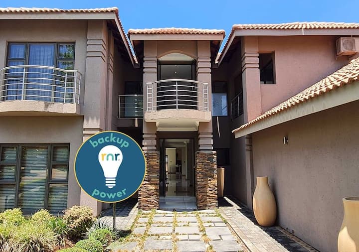10 Pecanwood Dr 4 Bedroom Beauty - Hartbeespoort