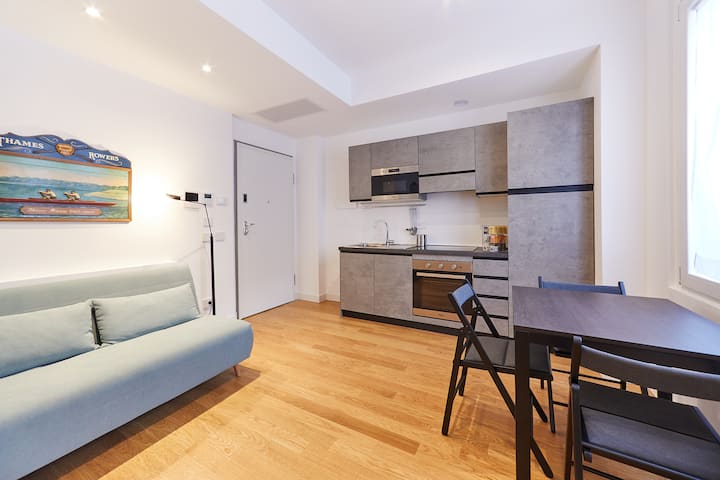 Bright Studio Apartment - Milan