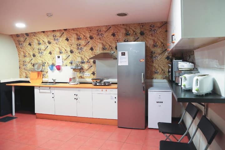 Sharing 6 Bed Room Mixed - Getafe