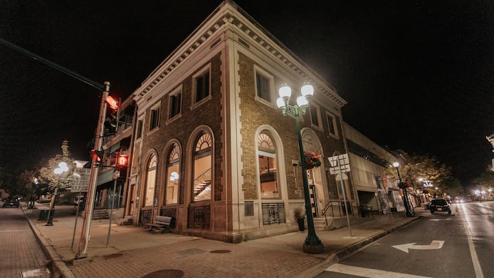 48 King West - The Vault - Brockville
