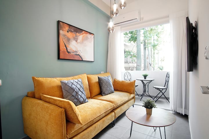 Spactacular 1br Apt + P. Balcony @ Levinsky Market - Tel Aviv-Yafo