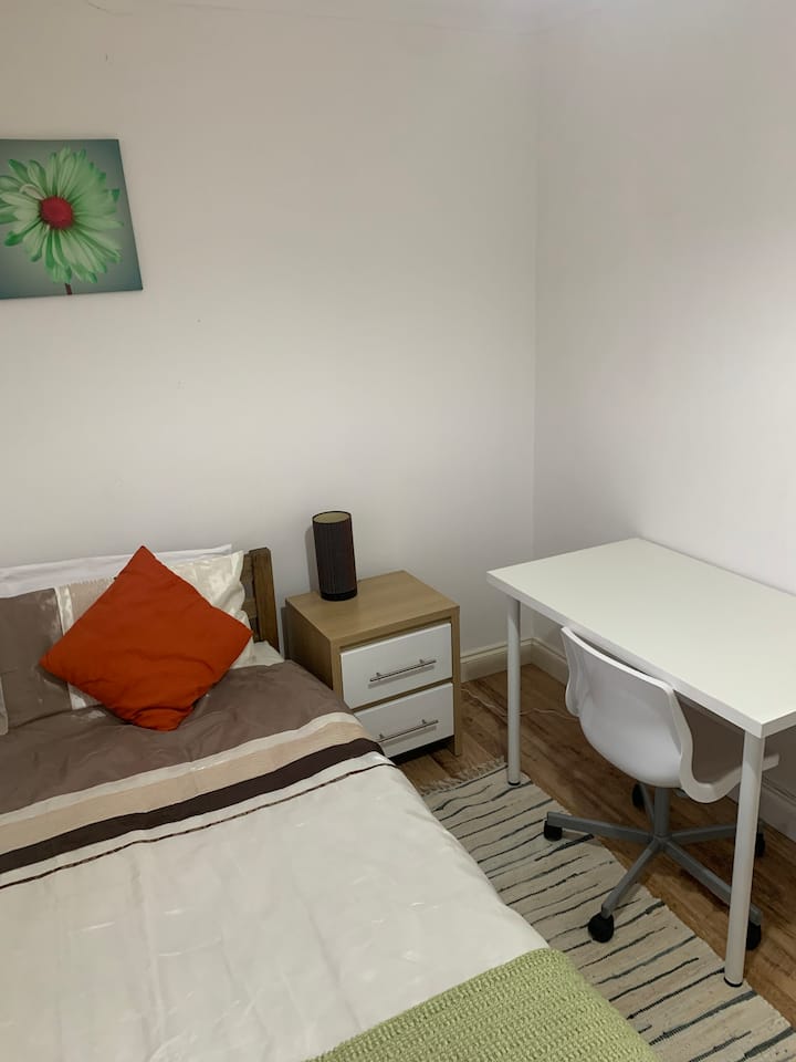 Single Room Near Wb Studios, Leavesden - Watford
