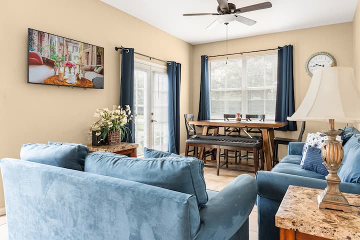Stylish Home Away From Home - Kissimmee, FL