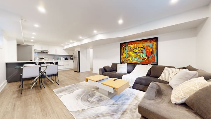 Luxury 2 Bedroom/2 Bath Basement Suite - Toronto