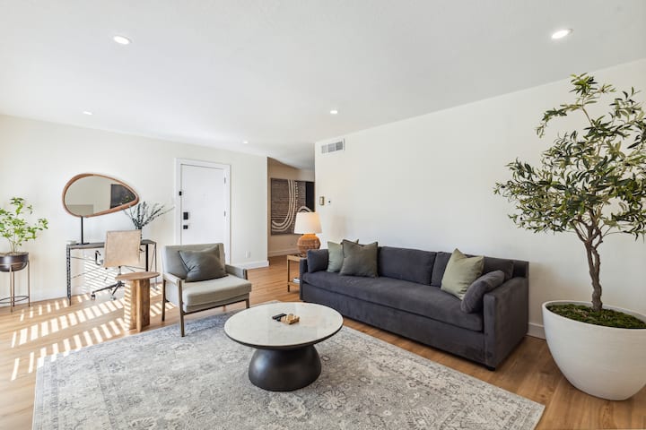 Luxury Condo Near Preston Hollow - Dallas, TX