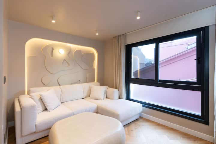 Designer Apt W/ Bathtub In Bedroom - Karaköy