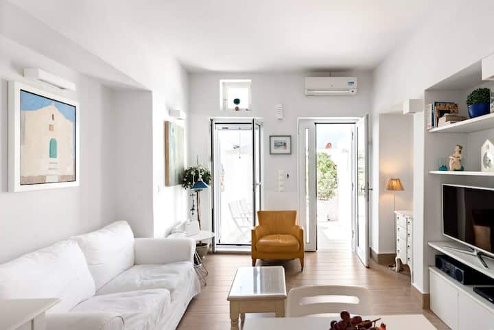 Mykonian Marvel: A Tranquil Oasis In The Old Town! - Mykonos