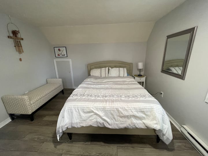 Grey Room With Private Bathroom. - Portland, ME