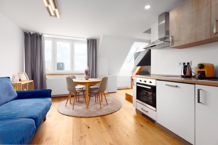 2 Bedroom Apartment With Terrace And View - Prague