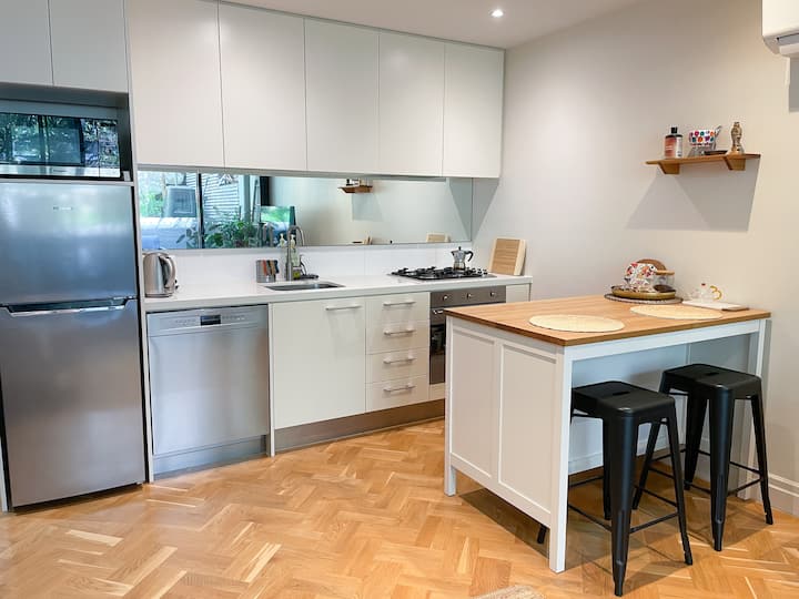 Entire Modern Apartment In Doncaster’s Best Spot - Box Hill