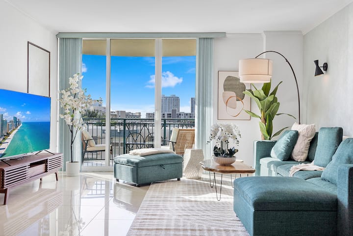 Oasis Beach Place By The Ocean - Sunny Isles Beach, FL