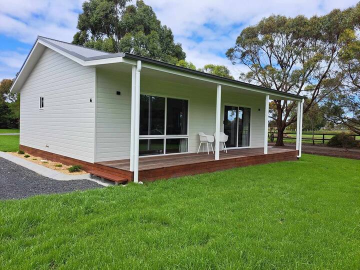 Cottage 6 - 2 Bedroom - 1xqueen, 2xsingle Beds - Toora