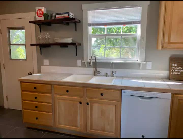 Willow Creek Corner House - Templeton, CA