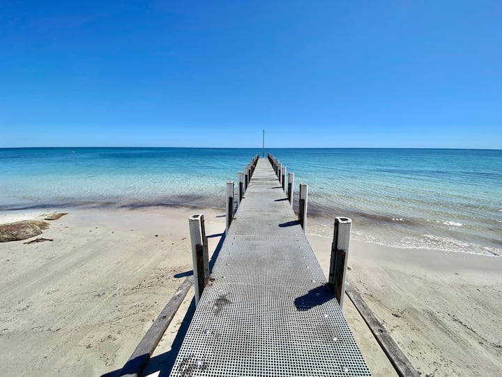 Bluewater Retreat: Pet Friendly Coastal Oasis - Broadwater