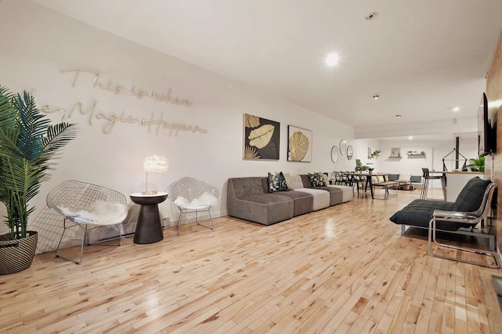 Huge Stylish 6br On The Main - Private Building - Laval